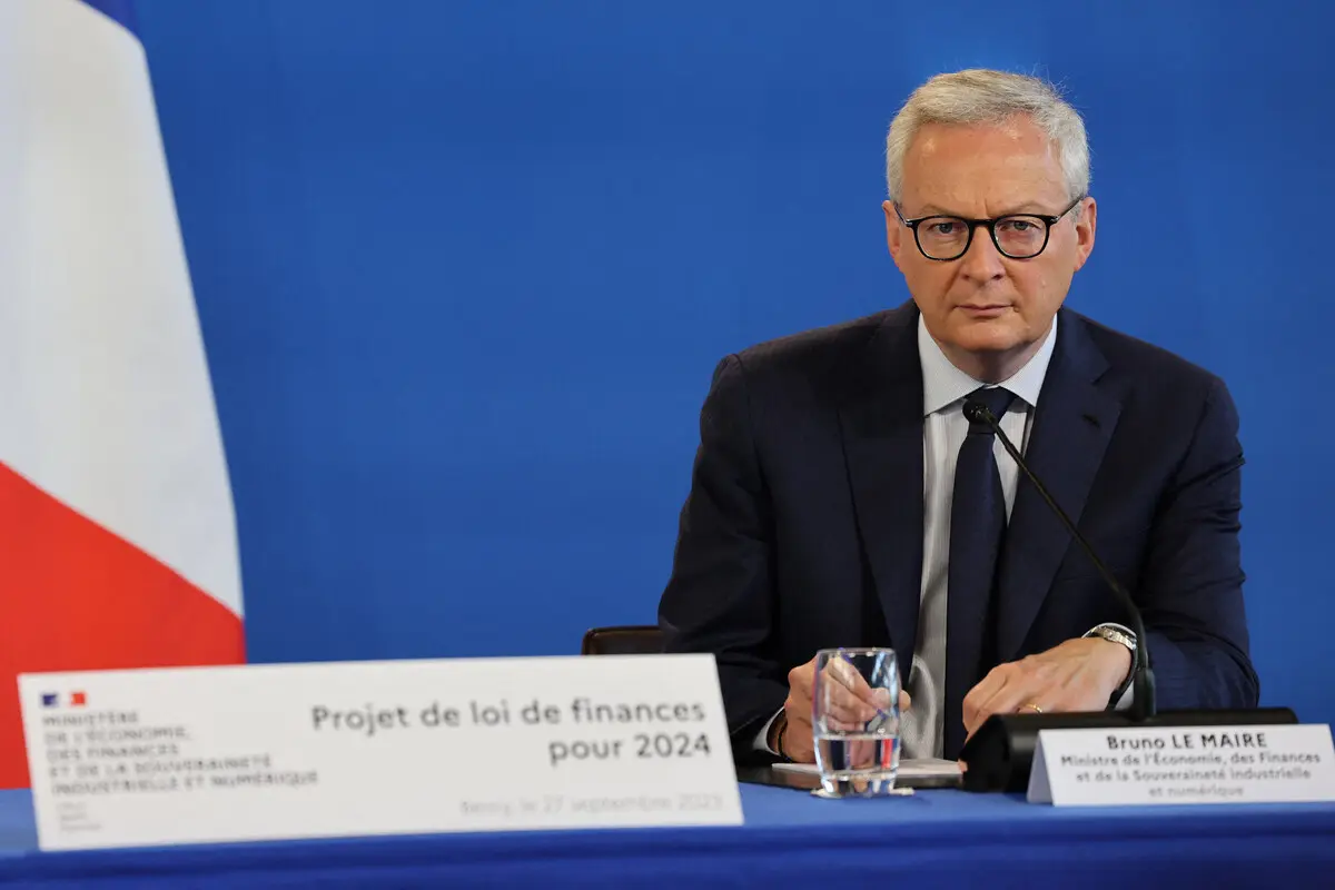 S&P keeps French debt rating at AA with negative outlook