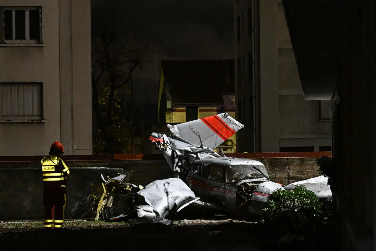 Small plane crash lands in Paris suburb Small plane crash lands in Paris suburb