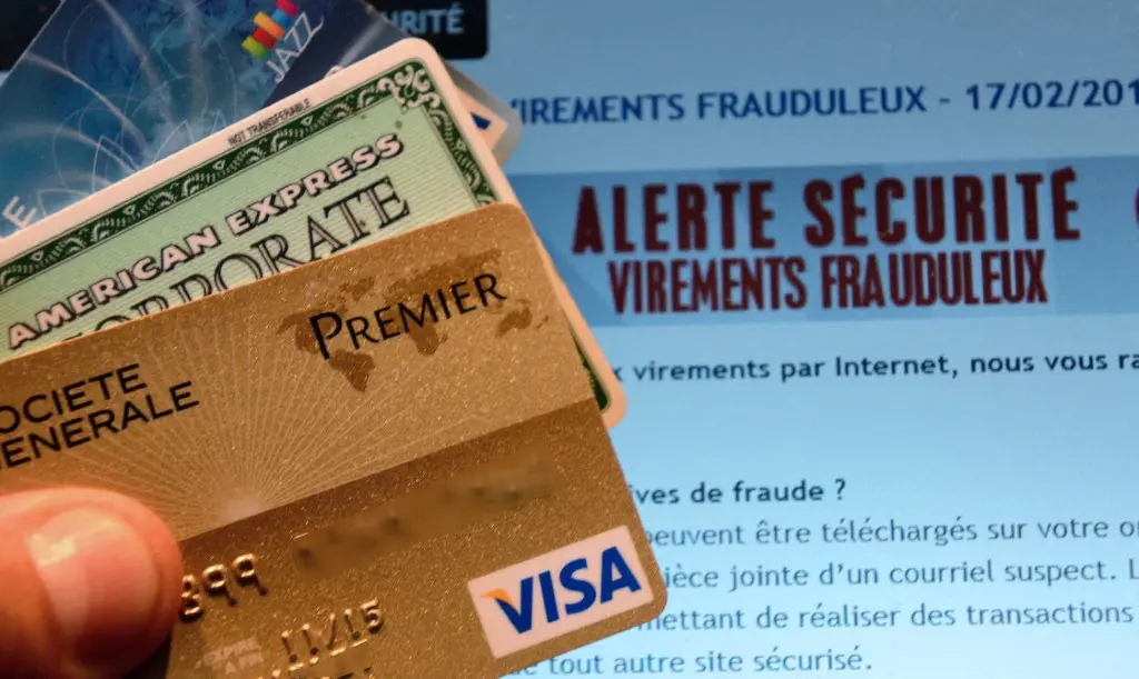 French banks issue warning about new 'courier' scam