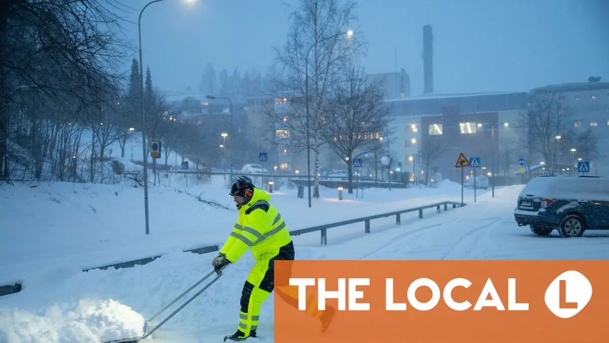 Where in Sweden are schools and transport affected by the snow?