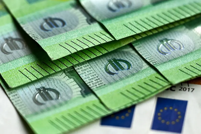 Do you have to tell the French taxman about Christmas gifts of money?