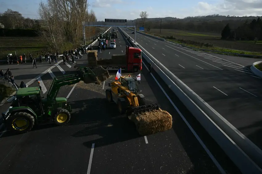 Latest: Dozens of roads blocked and trains halted as French farmer ...