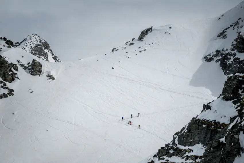German killed in Swiss avalanche, four other skiers hurt