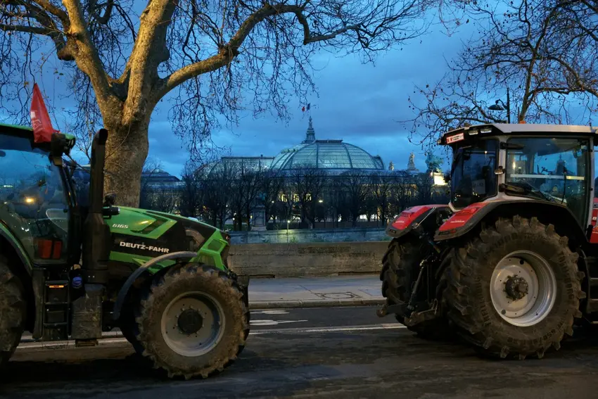 Tractors in Paris to protest EU's Mercosur trade deal